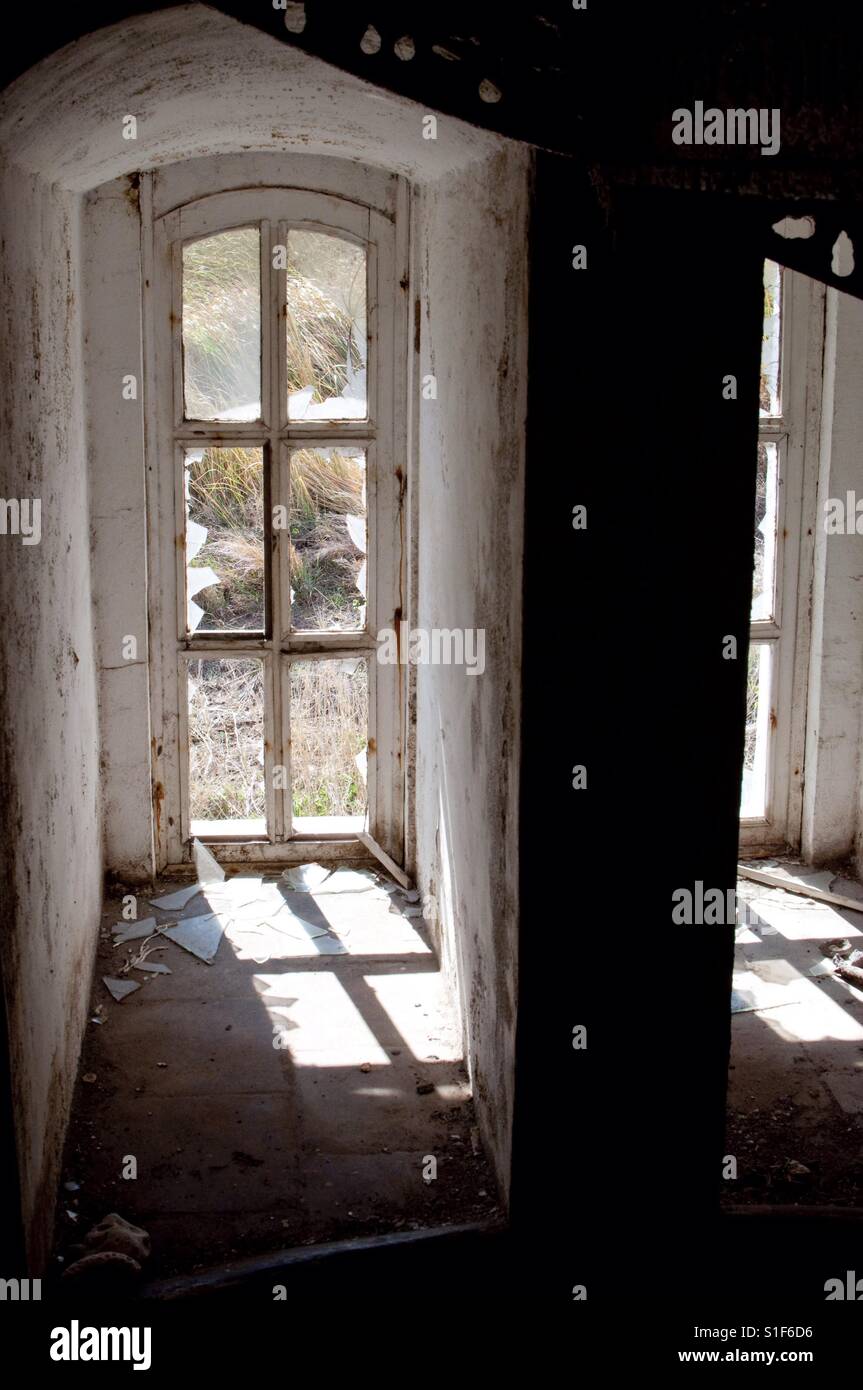 Dilapidated house interior hi-res stock photography and images - Alamy