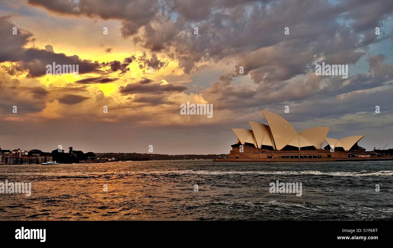 Sydney opera house at sunset hi-res stock photography and images - Alamy