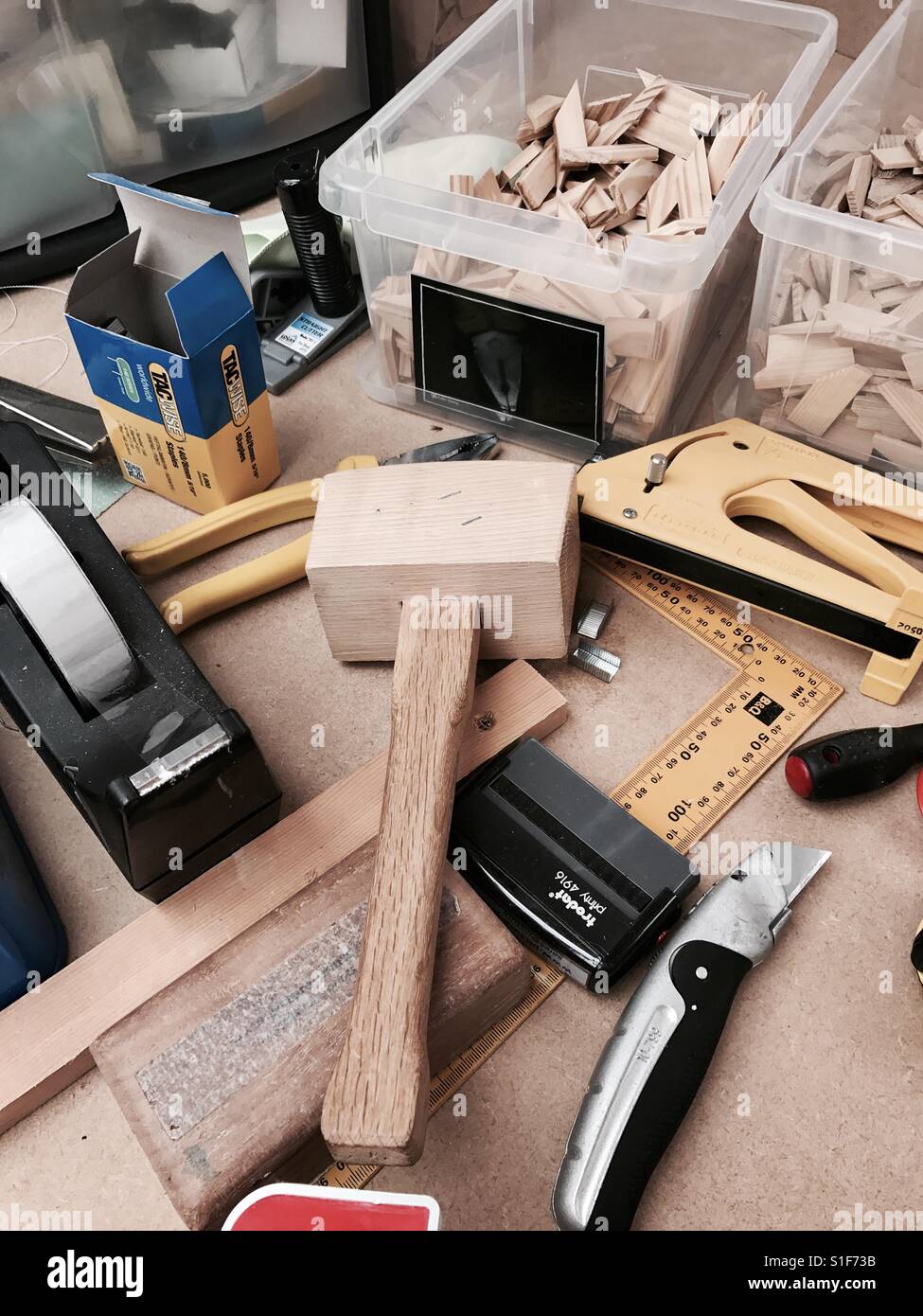 Work bench top hi-res stock photography and images - Alamy