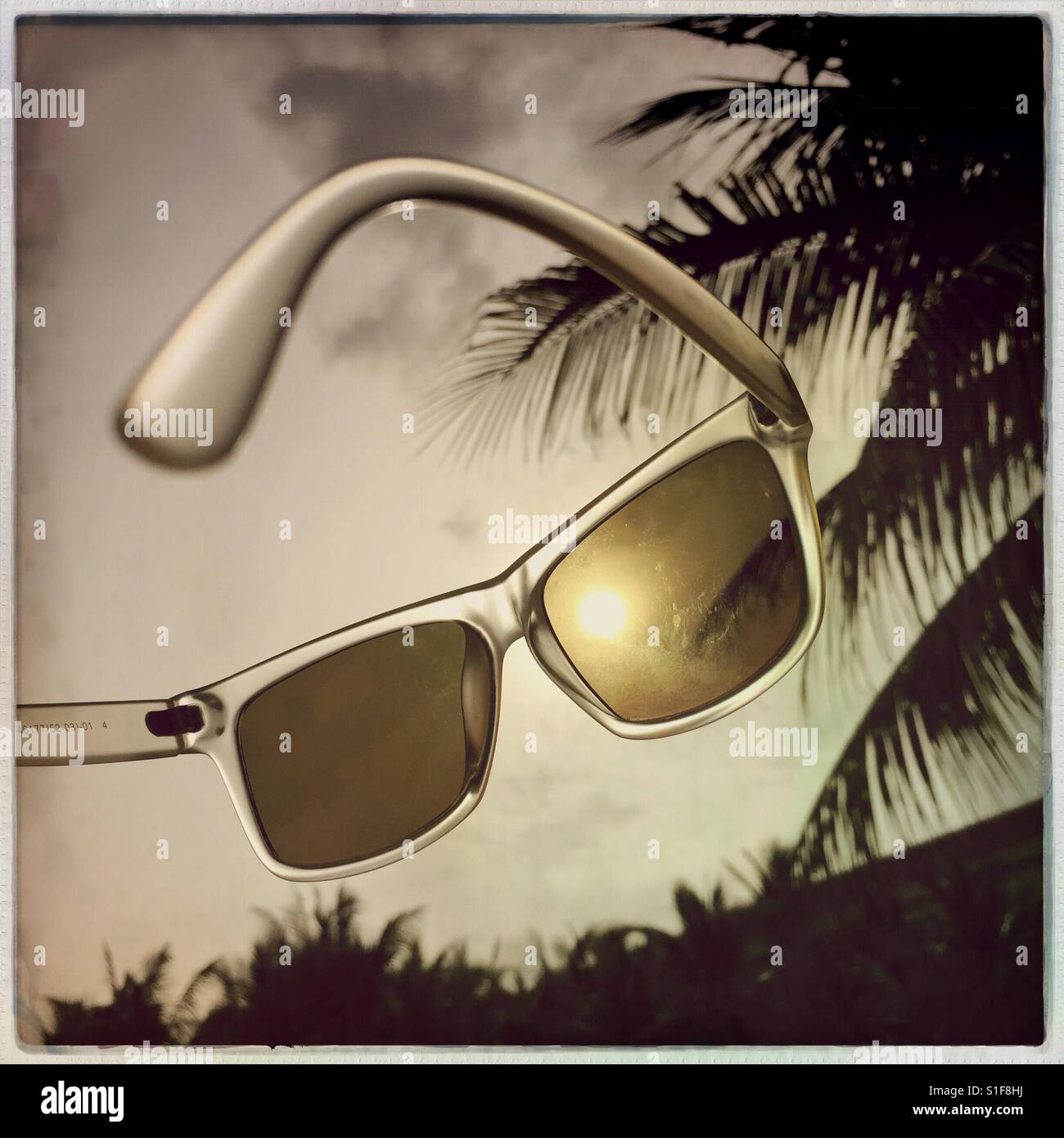 The sun square hi-res stock photography and images - Alamy