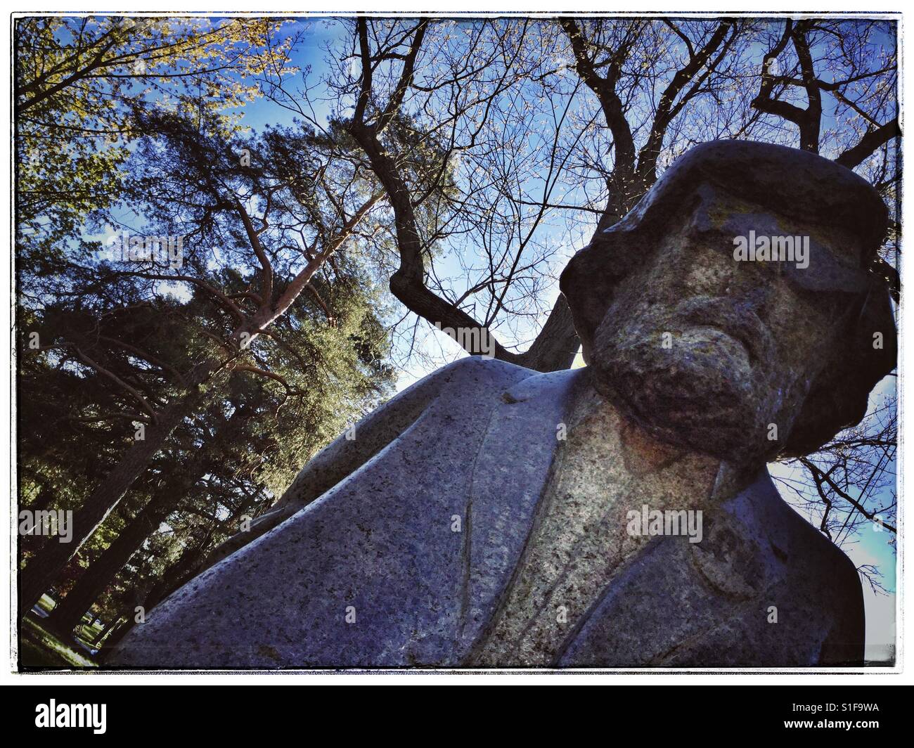 Hippie statue hi-res stock photography and images - Alamy