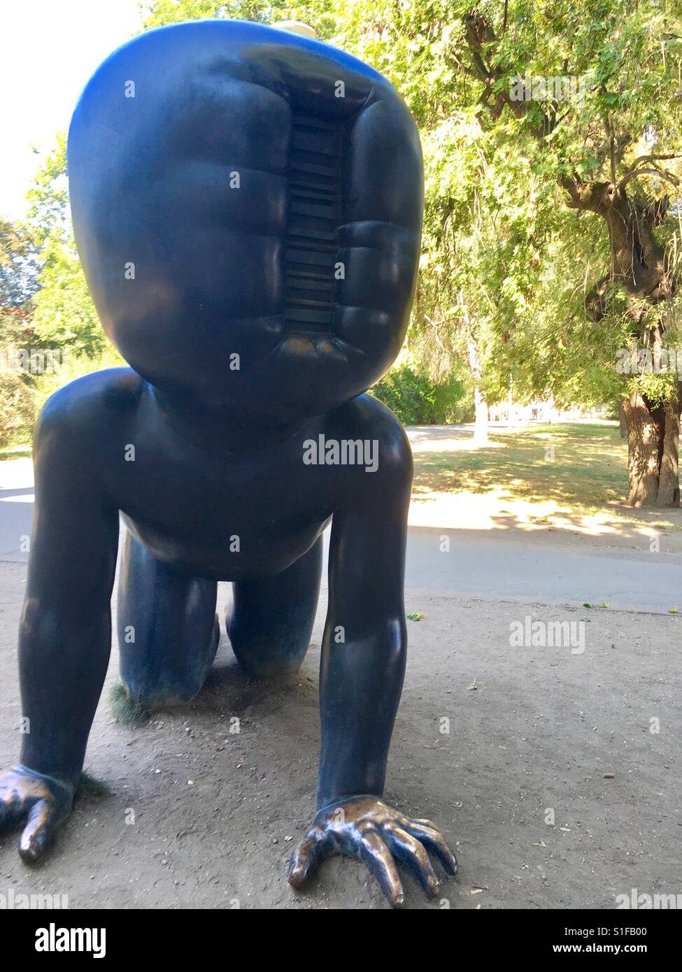 Faceless sculpture hi-res stock photography and images - Alamy