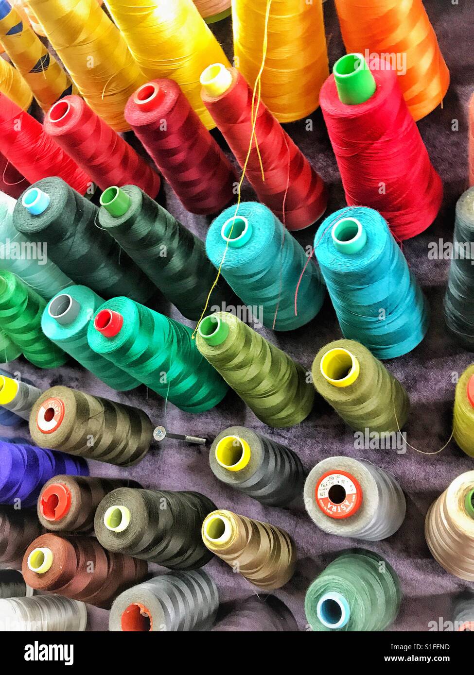 Sew threads hi-res stock photography and images - Alamy
