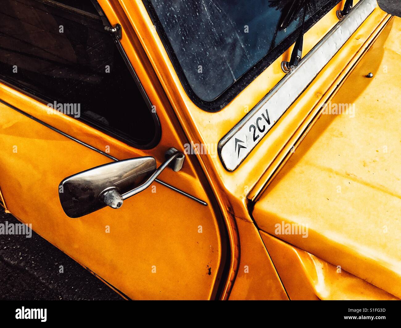 2cv citroen hi-res stock photography and images - Alamy