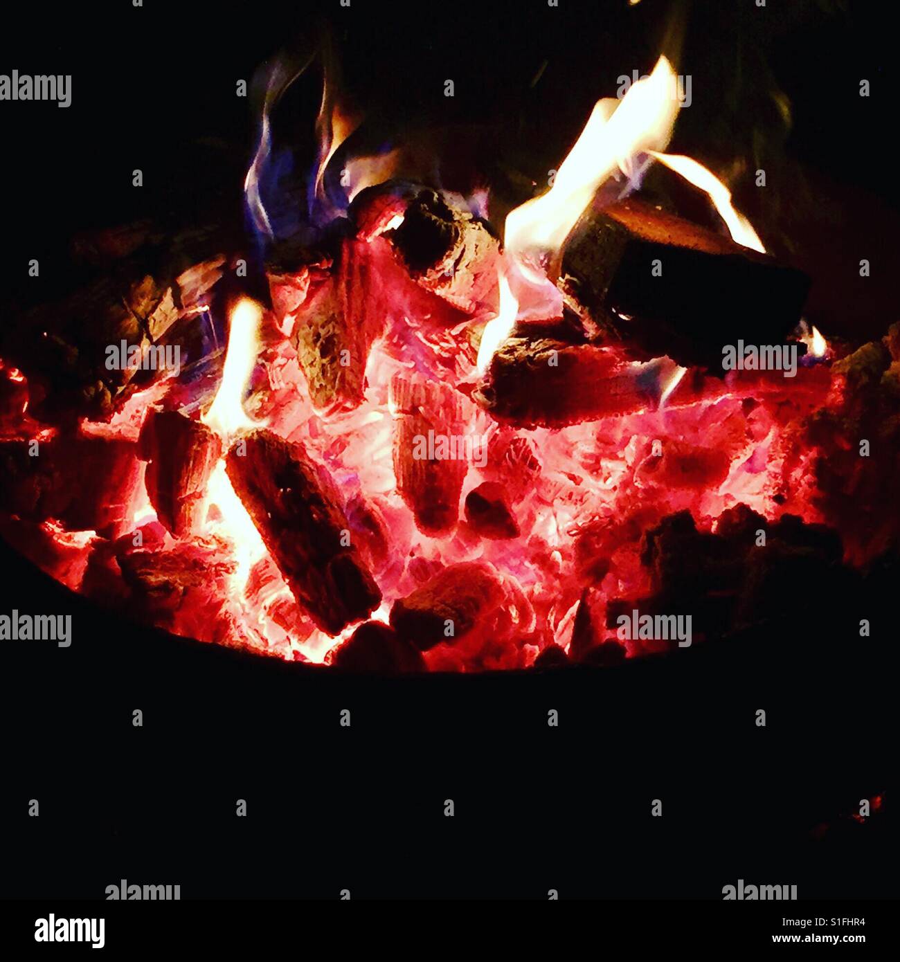 Campfire with blue flames hi-res stock photography and images - Alamy