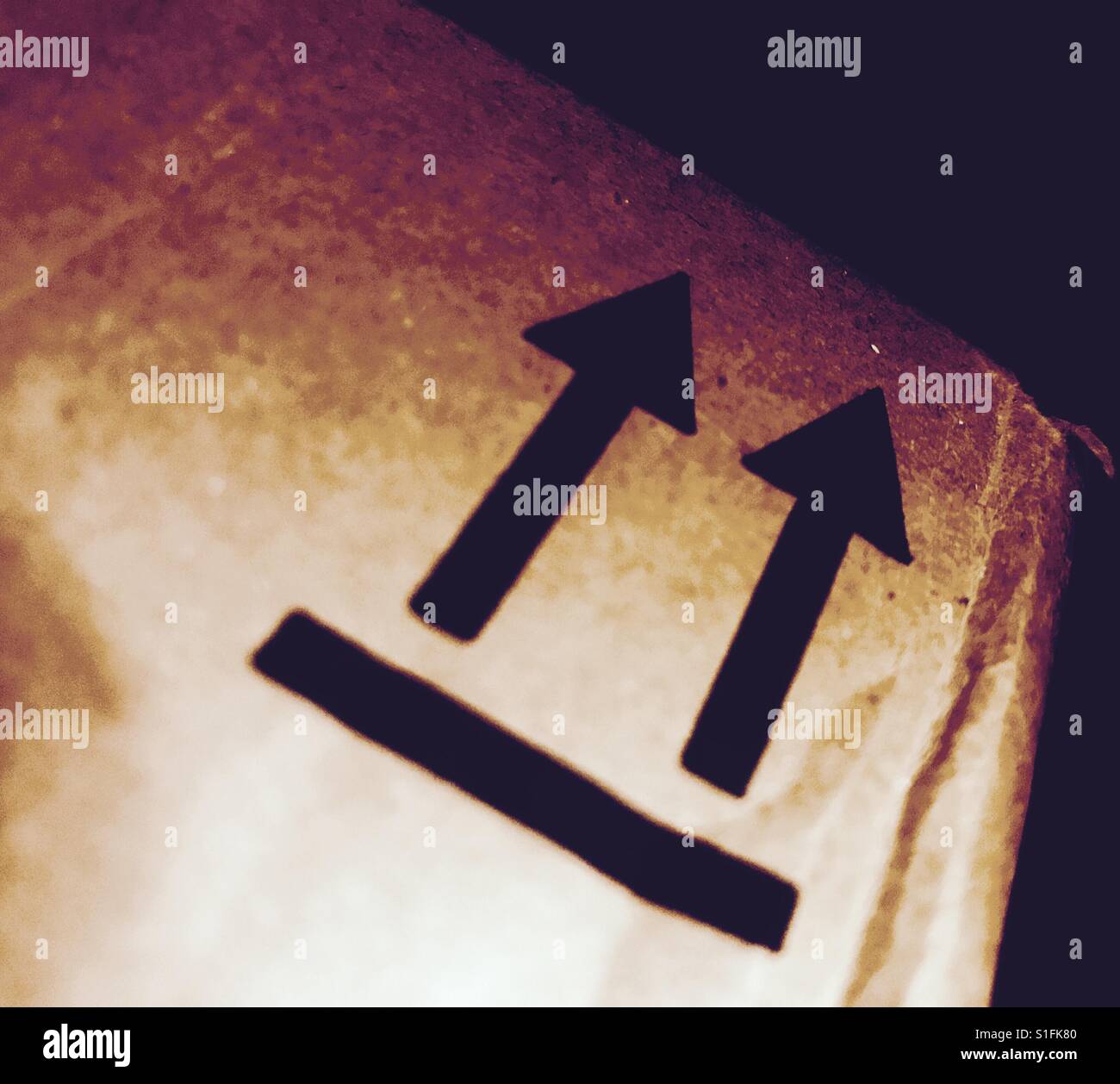 Arrows up hi-res stock photography and images - Alamy