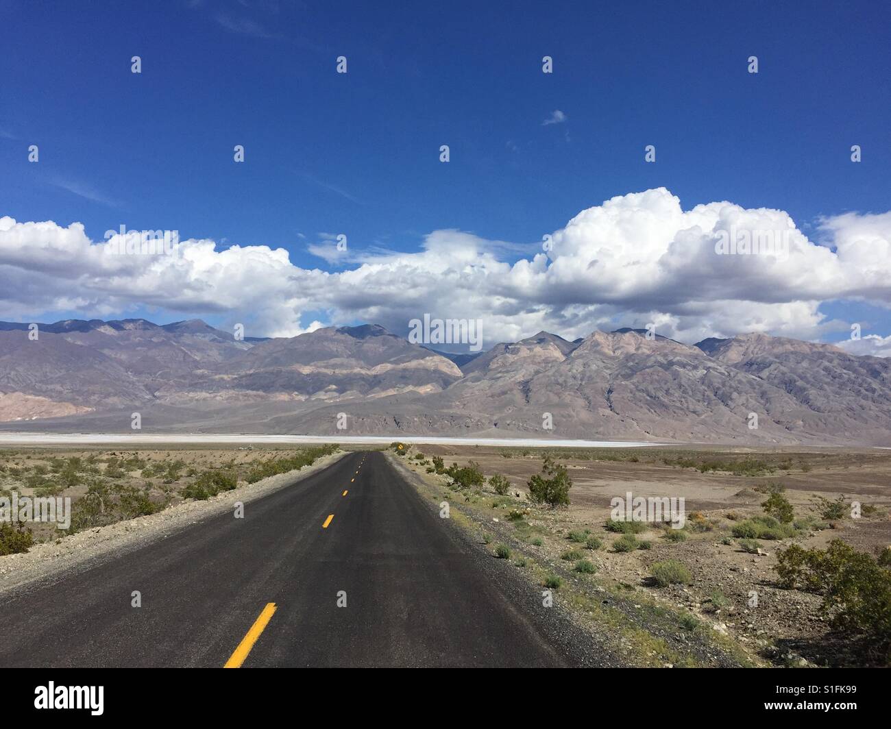 Lonely highway hi-res stock photography and images - Alamy