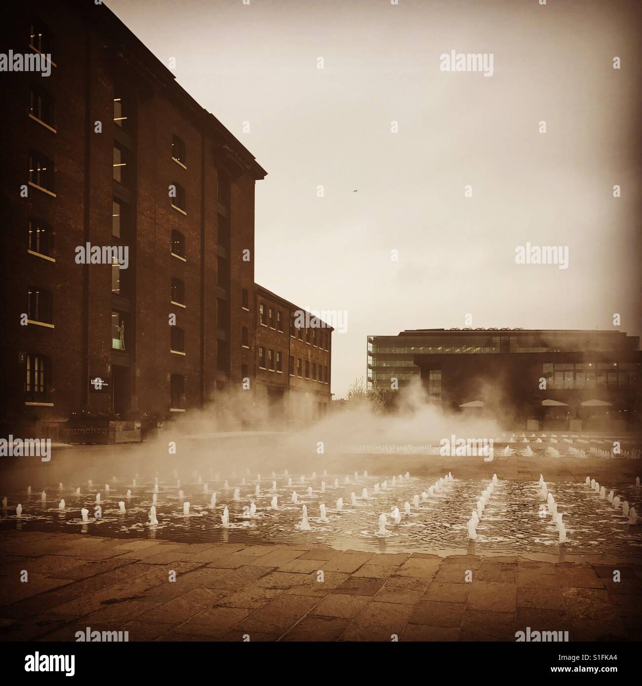 Kings cross granary square hi-res stock photography and images - Alamy