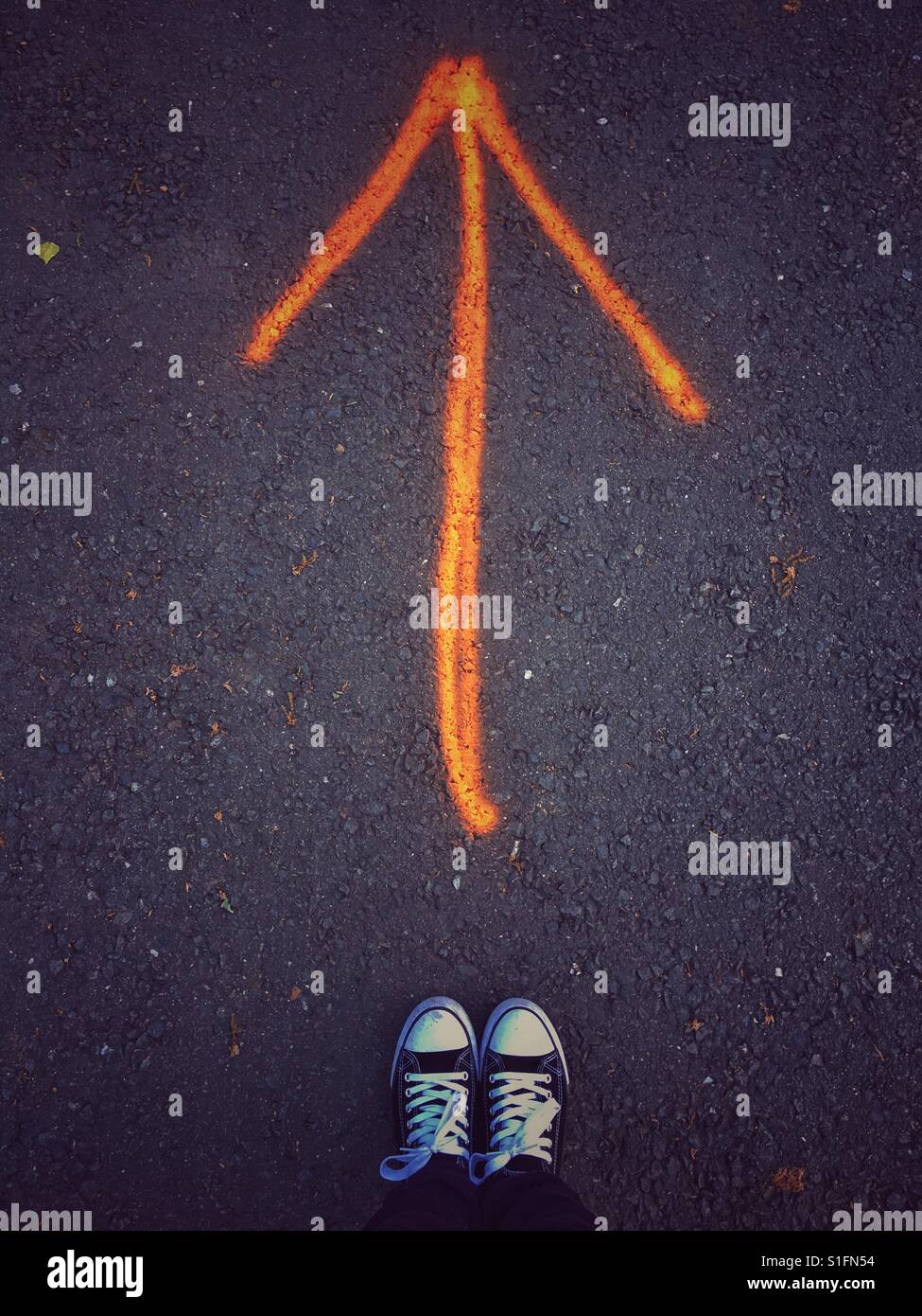 Feet arrow hi-res stock photography and images - Alamy
