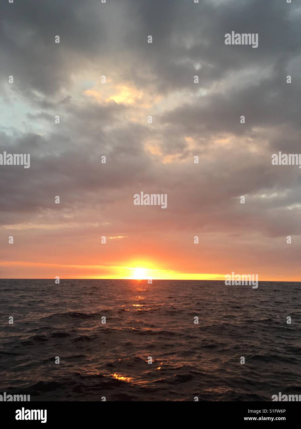 Hawaii sunset ocean hi-res stock photography and images - Alamy