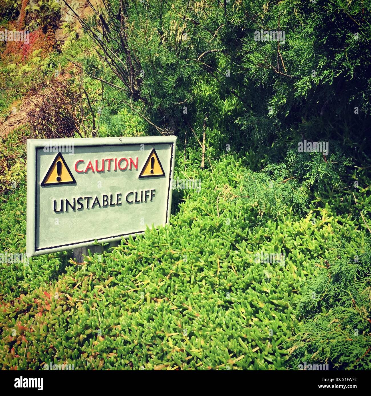 Cliff warning sign hi-res stock photography and images - Alamy