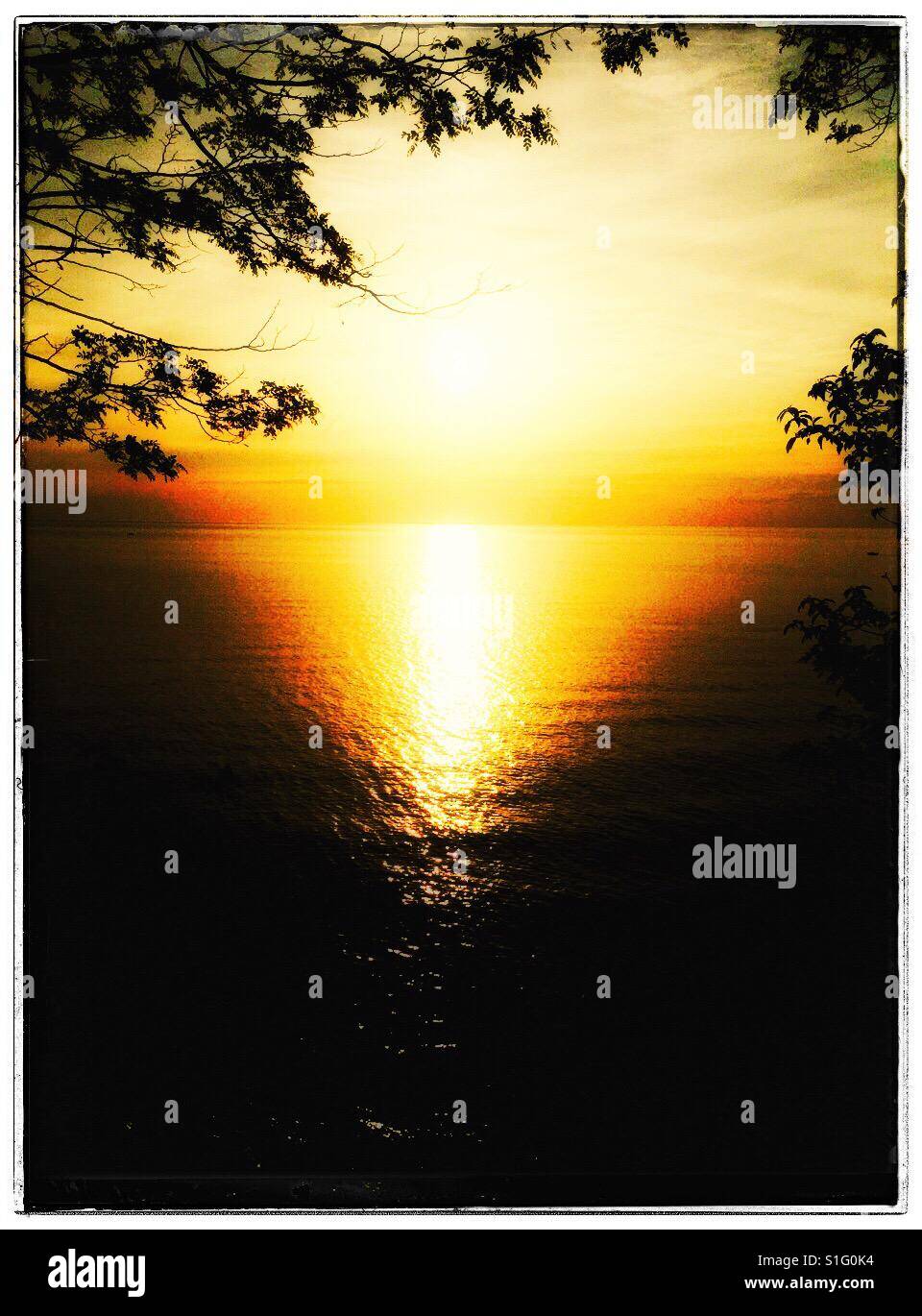 Sunset over lake erie hi-res stock photography and images - Alamy