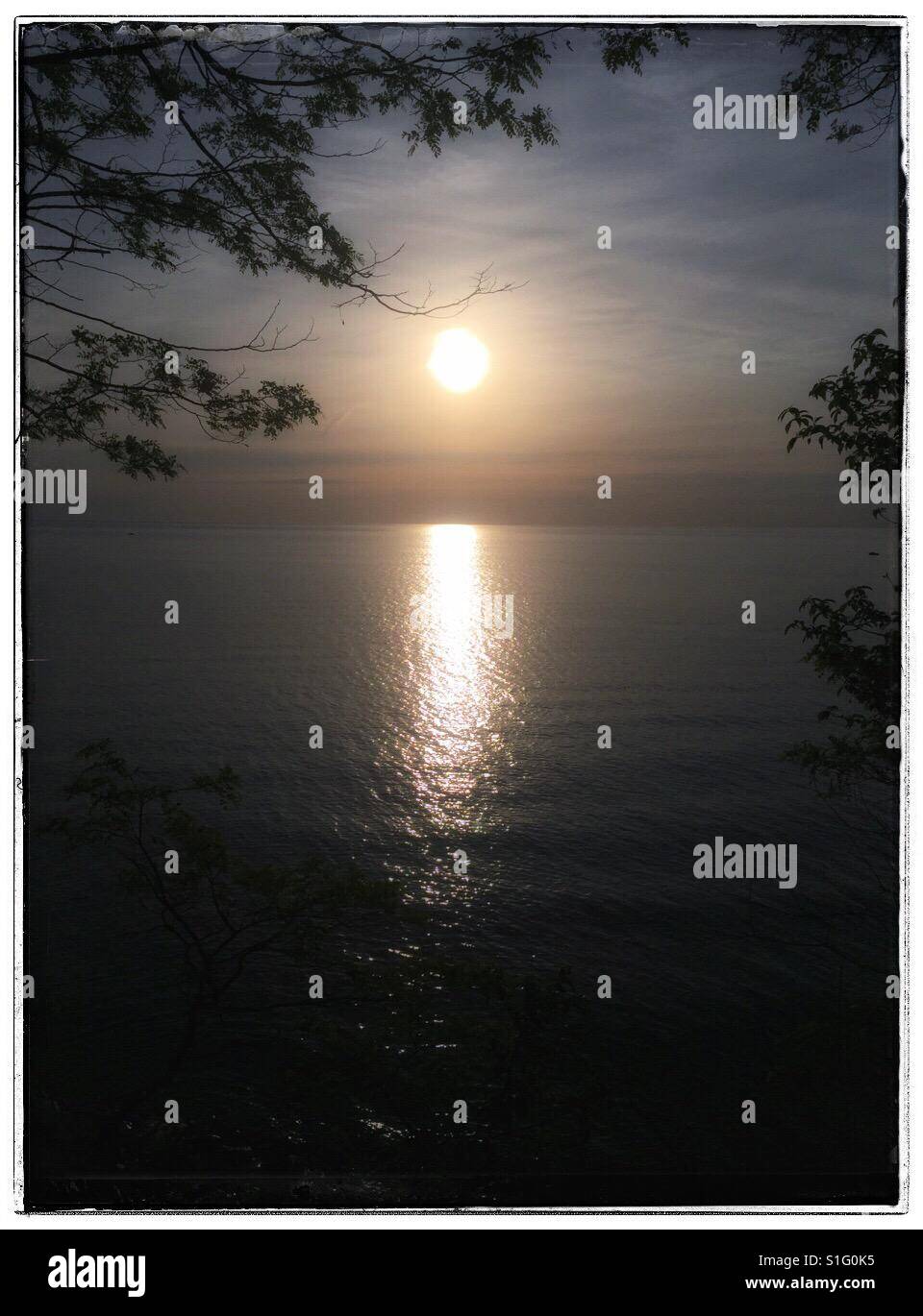 Sunset over lake erie hi-res stock photography and images - Alamy