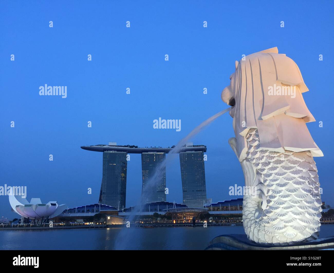 Singapore iconic landmarks hi-res stock photography and images - Alamy