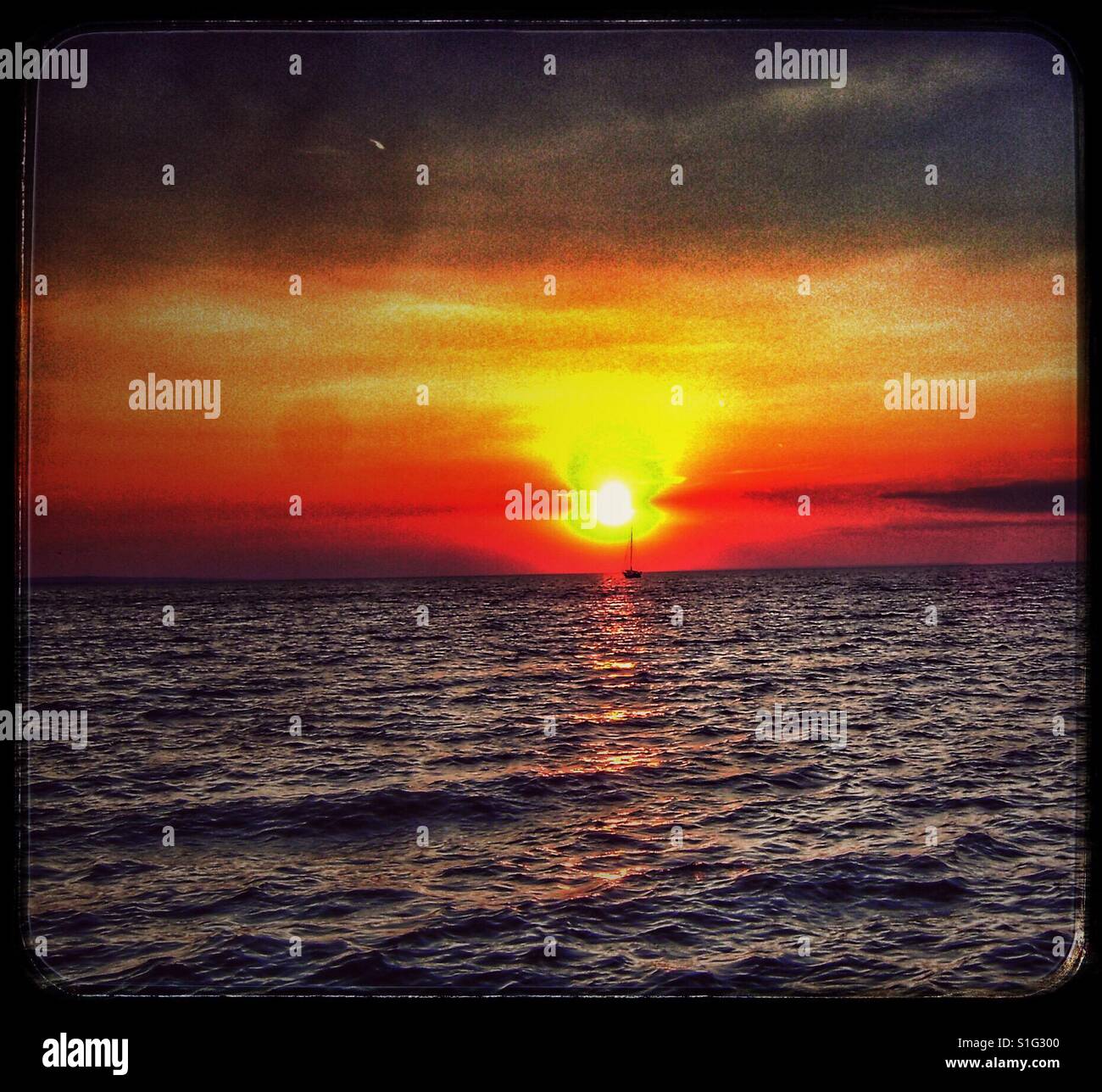 Brilliant sunset on the horizon Stock Photo - Alamy