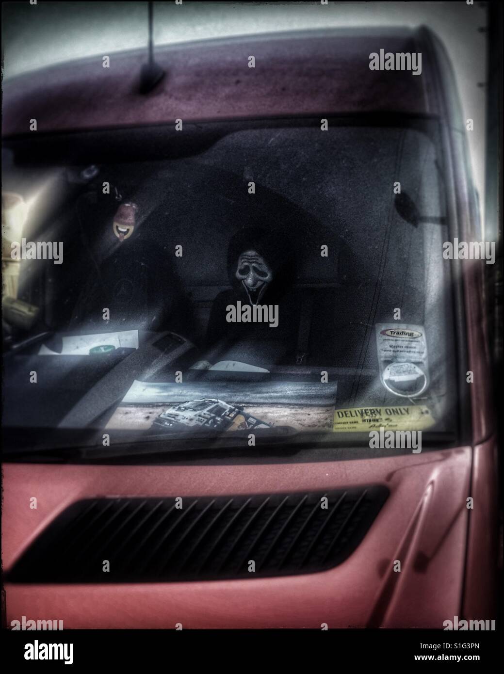 Man scream mask hi-res stock photography and images - Alamy