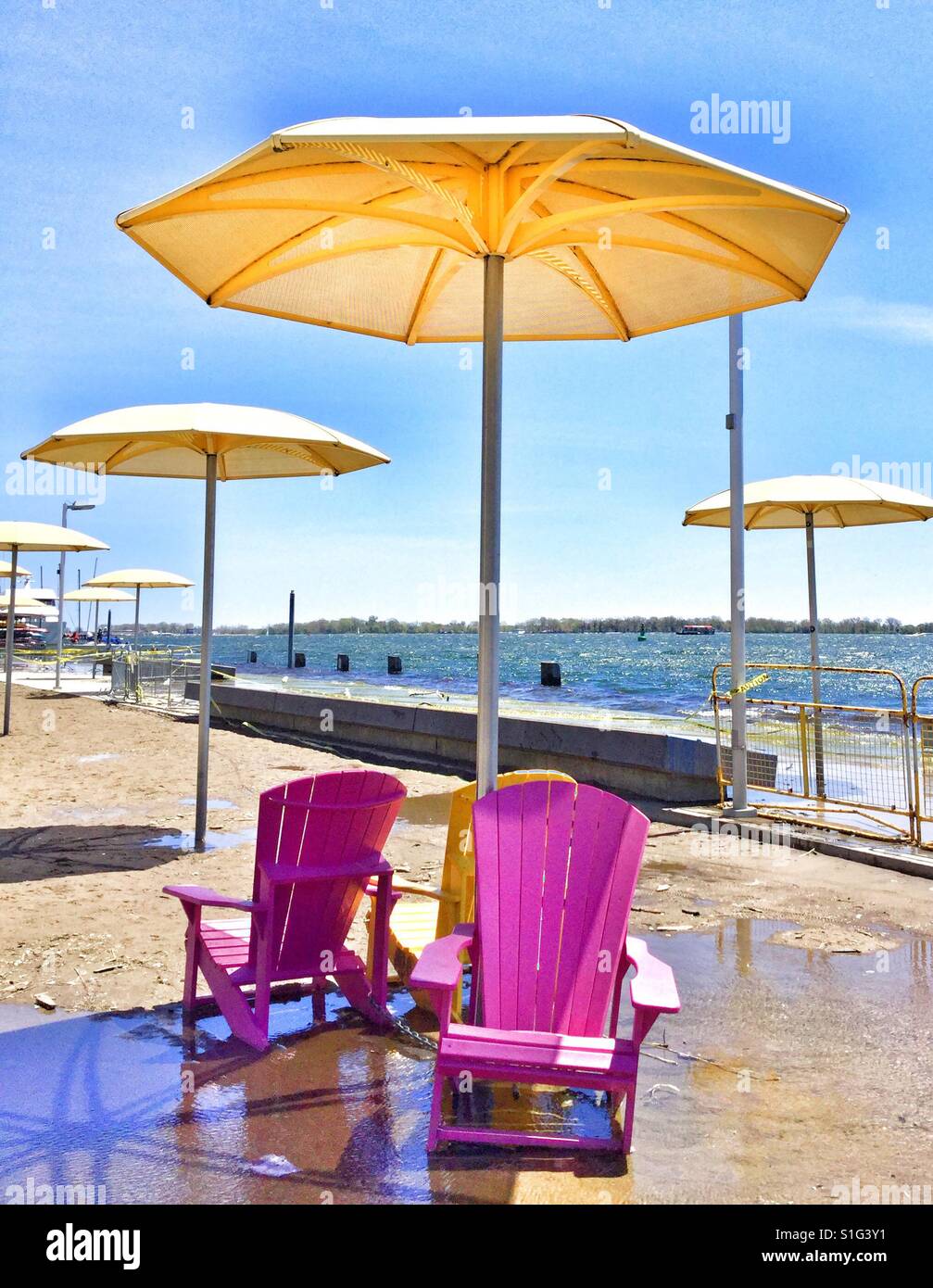 Sunny day at the HTO beach in Toronto Stock Photo - Alamy