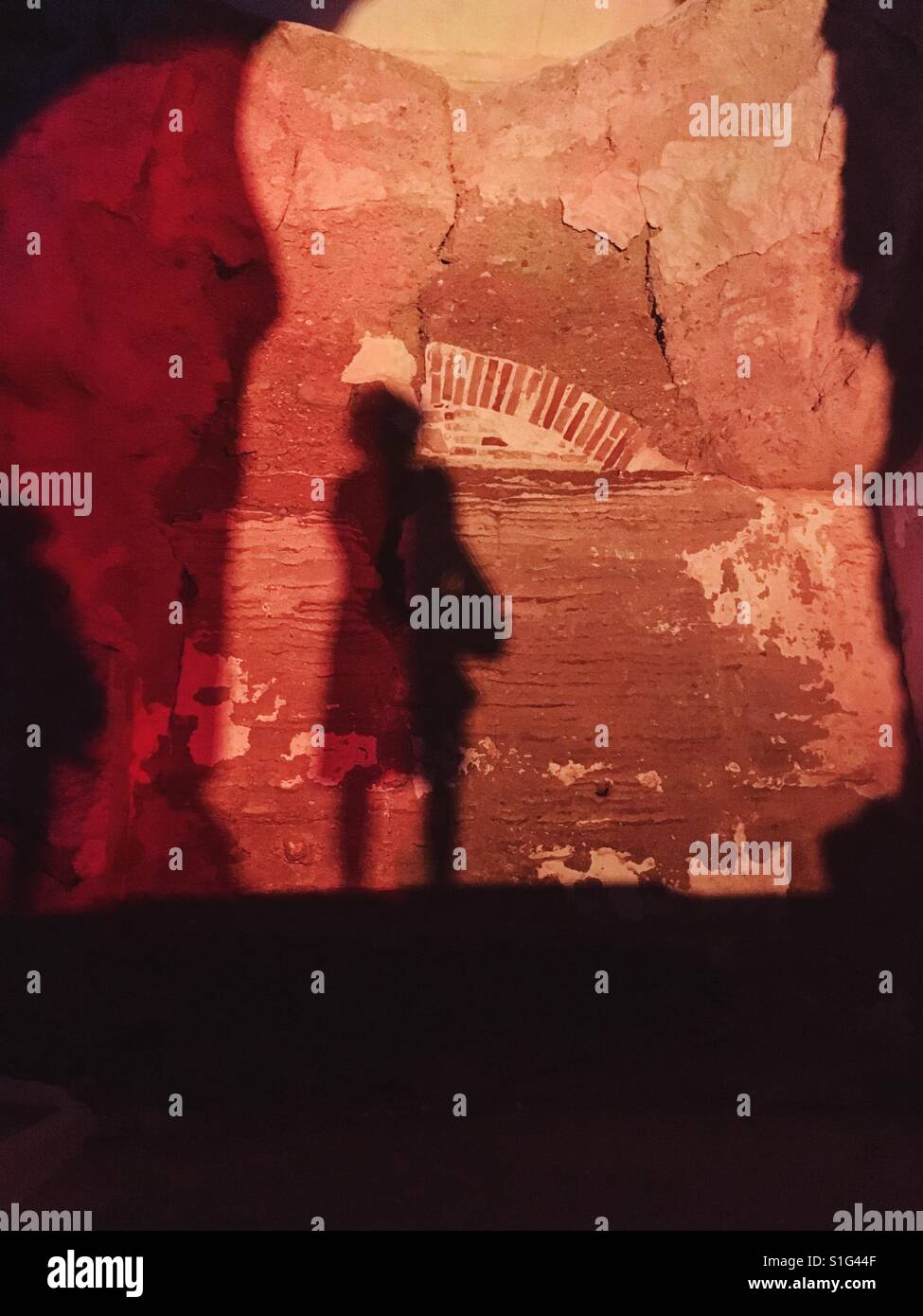 Shadow night wall hi-res stock photography and images - Alamy