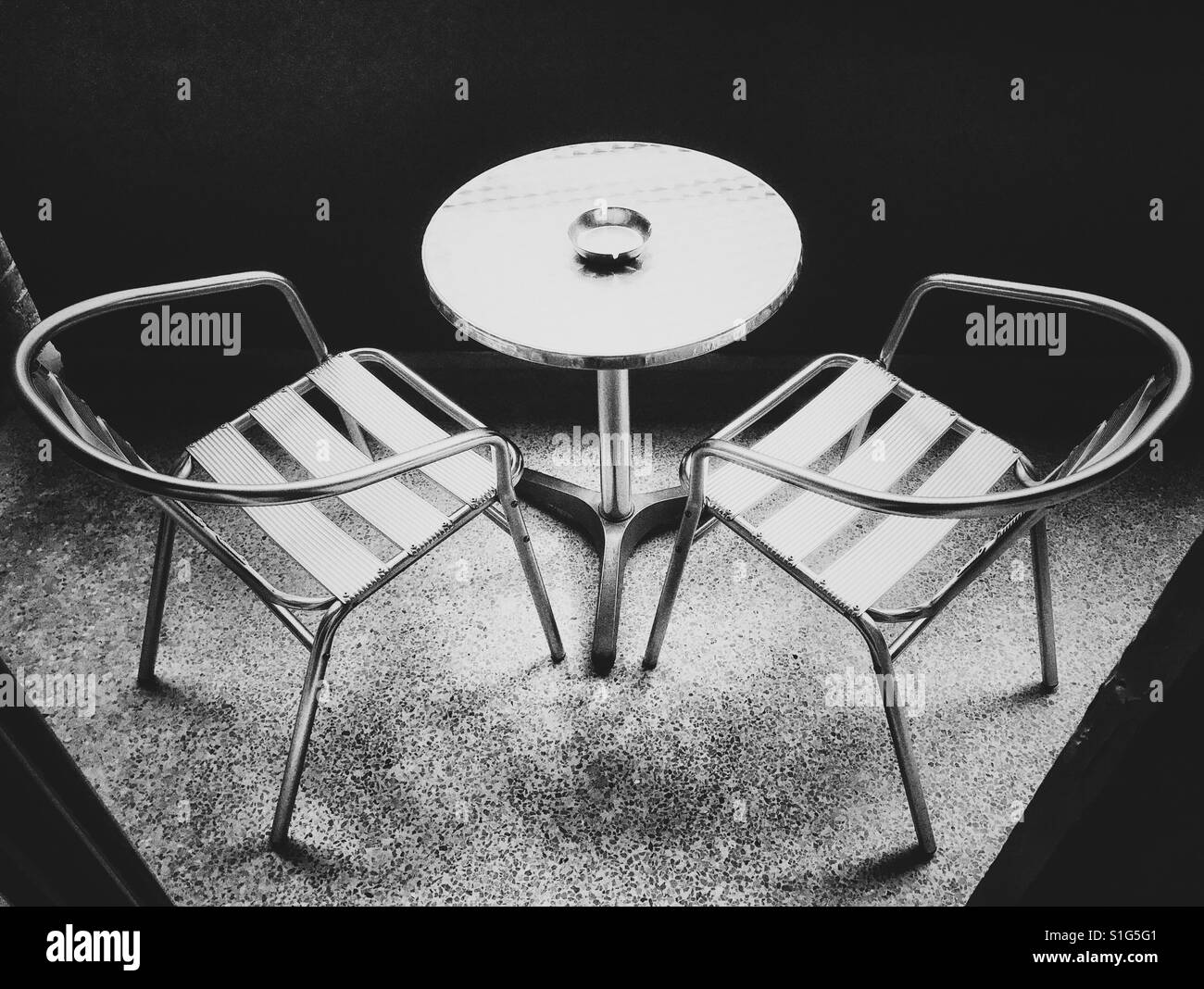 Black table and chairs hi-res stock photography and images - Alamy