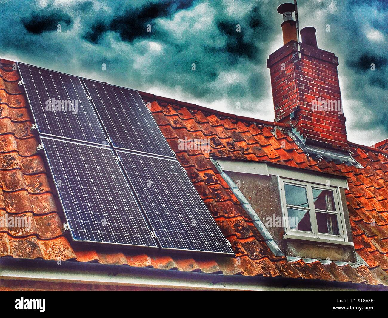 Solar panels house smartphone stock photos and images - Alamy