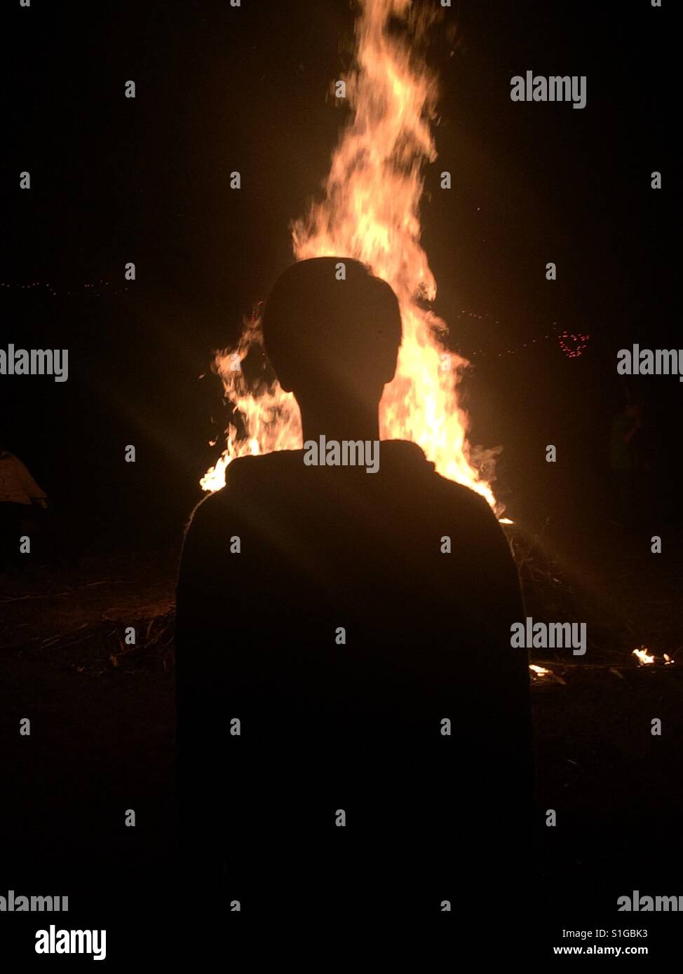 Bonfire boy hi-res stock photography and images - Alamy