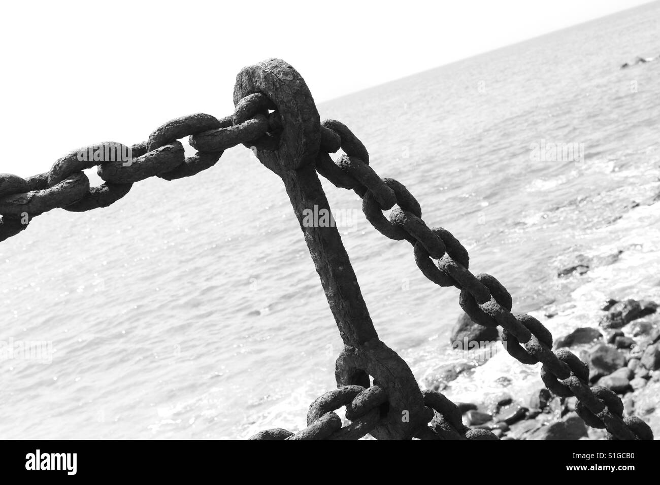 Ocean chain hi-res stock photography and images - Alamy
