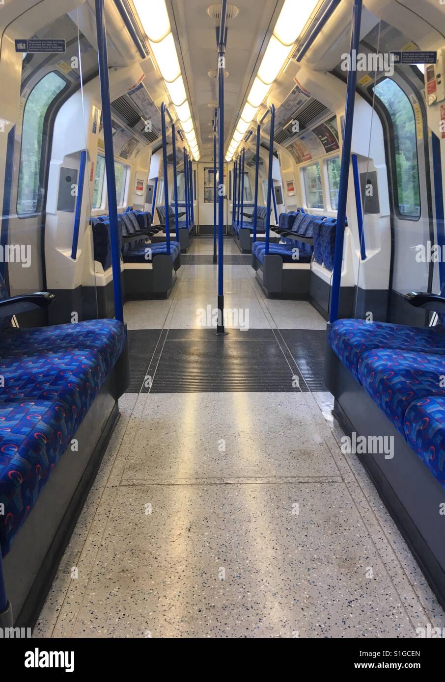 Empty underground london hi-res stock photography and images - Alamy