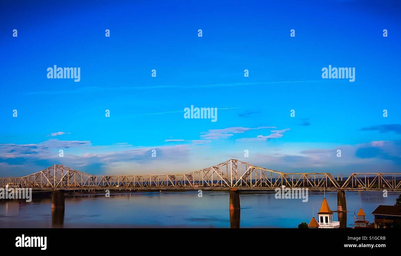 Blue sky bridge hi-res stock photography and images - Alamy