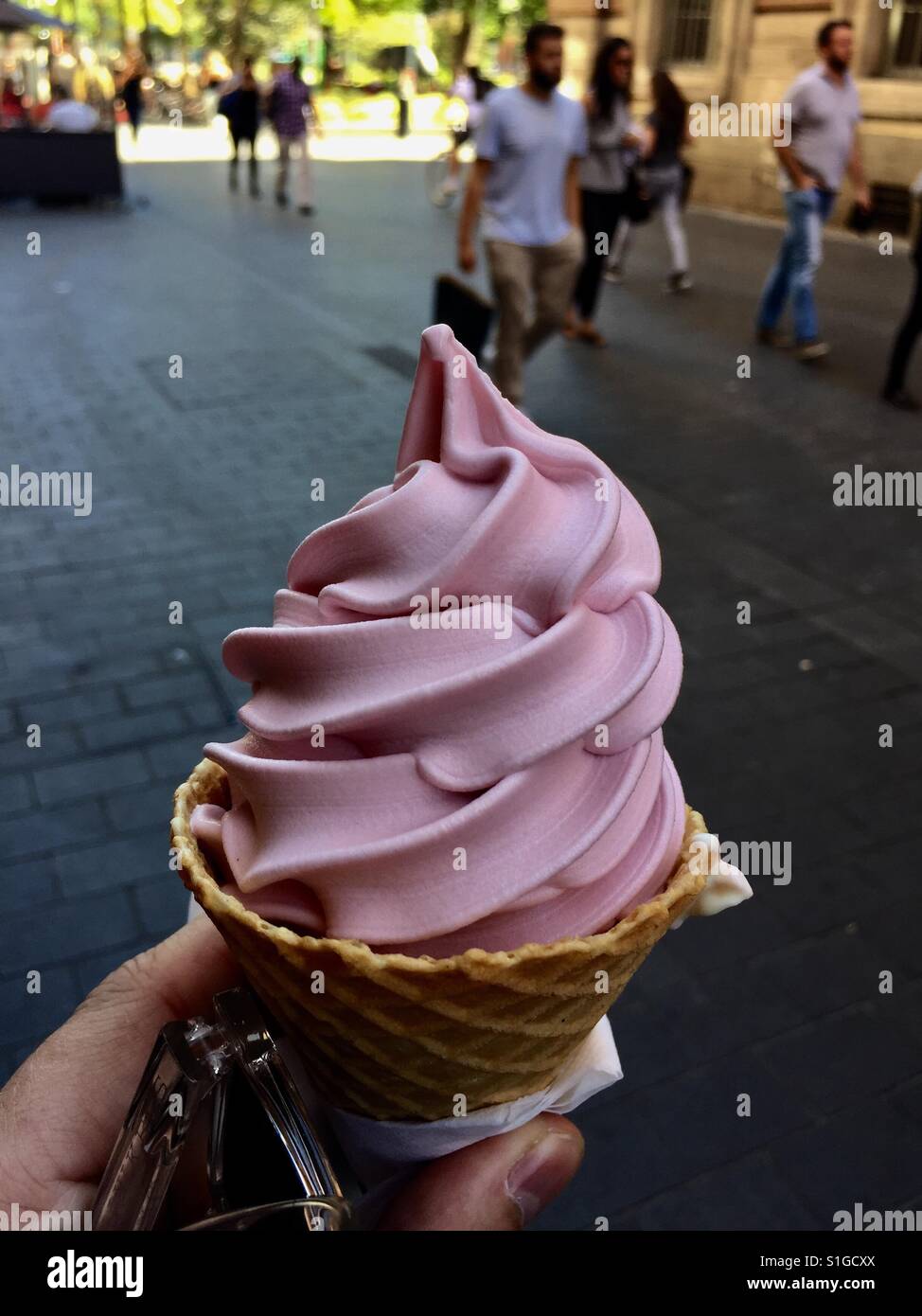 Strawberry ice cream cone hi-res stock photography and images - Alamy