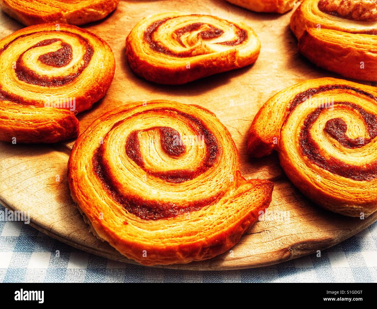 Cinnamon swirls hi-res stock photography and images - Alamy