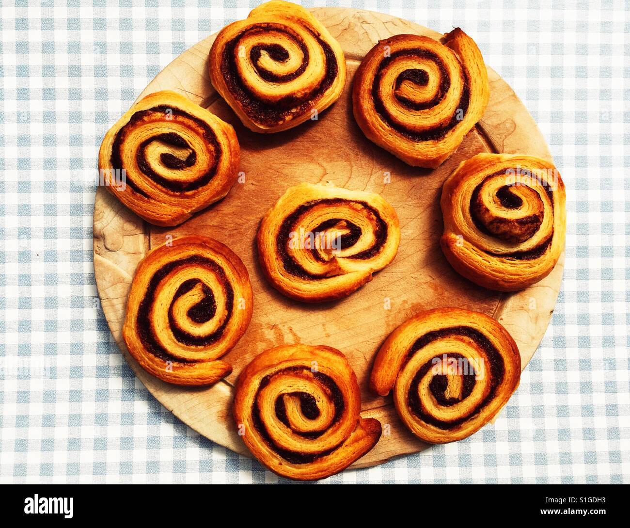 Cinnamon swirls hi-res stock photography and images - Alamy