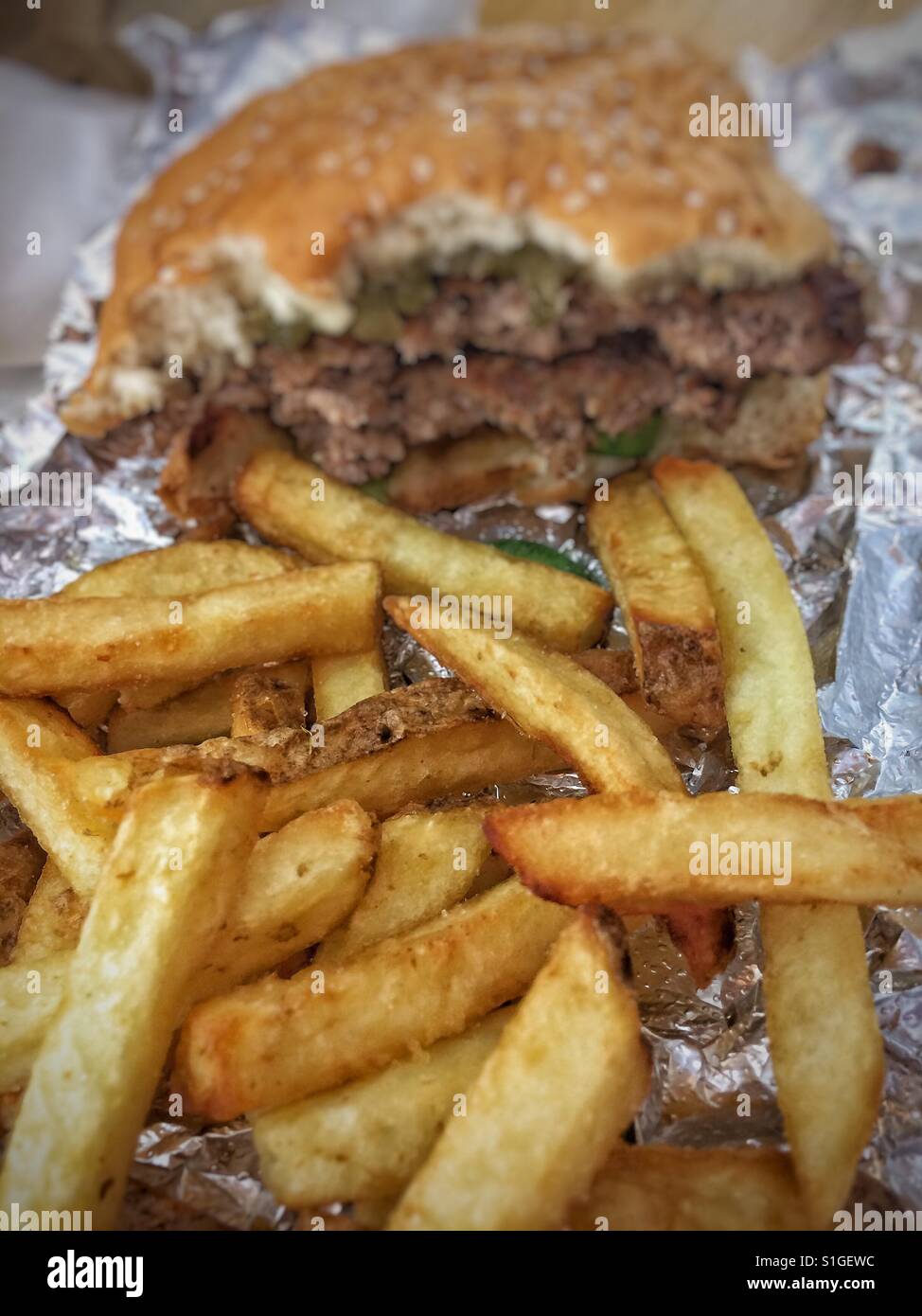 Burger chips hi-res stock photography and images - Alamy