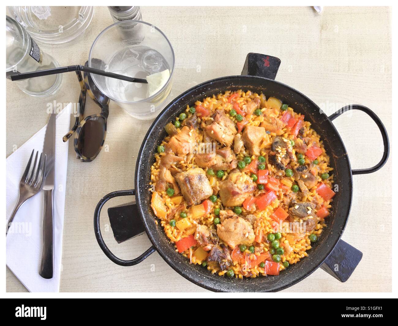 Chicken paella hi-res stock photography and images - Alamy