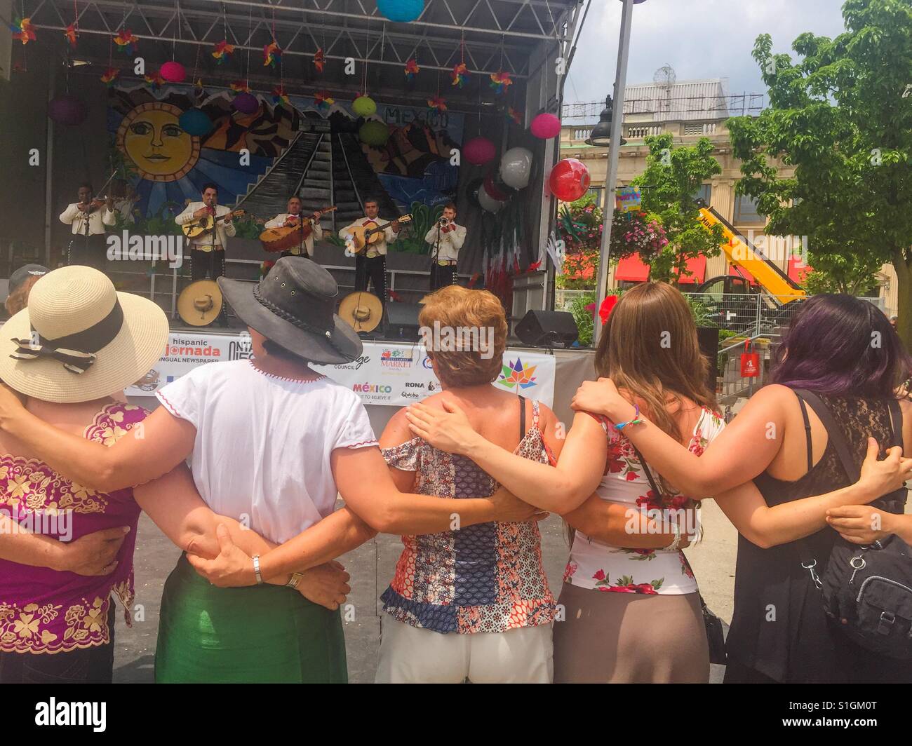 Fiesta with Mariachi band Stock Photo - Alamy