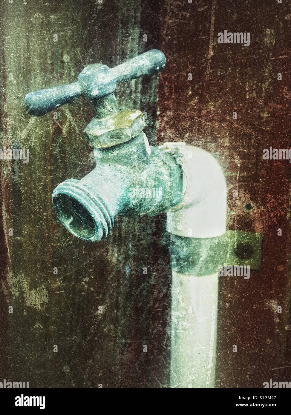 Old garden faucet hi-res stock photography and images - Alamy