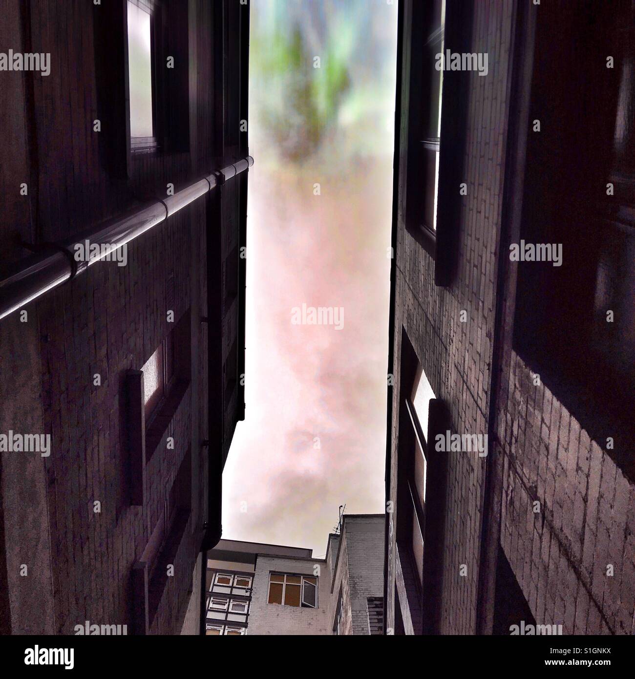 Alleyway between buildings hi-res stock photography and images - Alamy