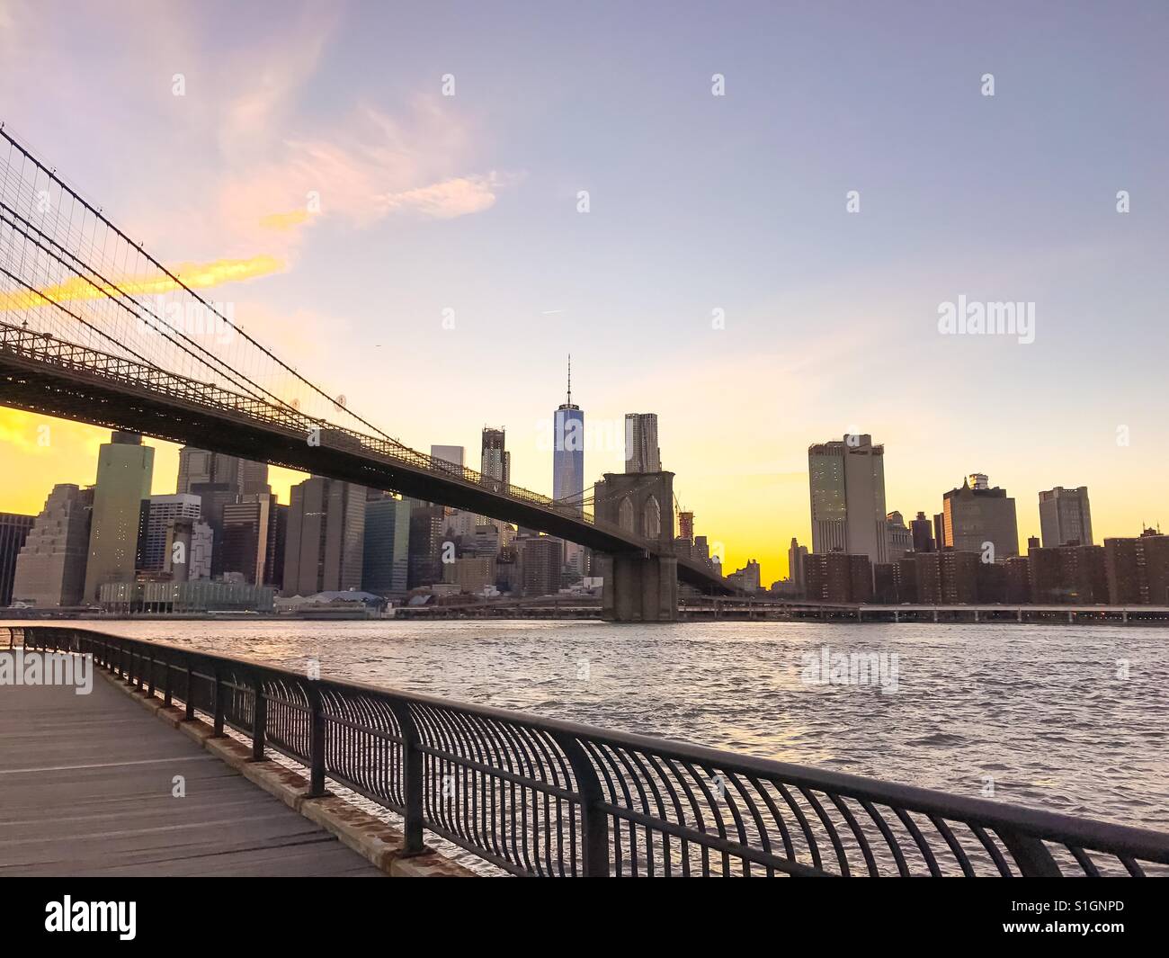 Dumbo skyline hi-res stock photography and images - Alamy