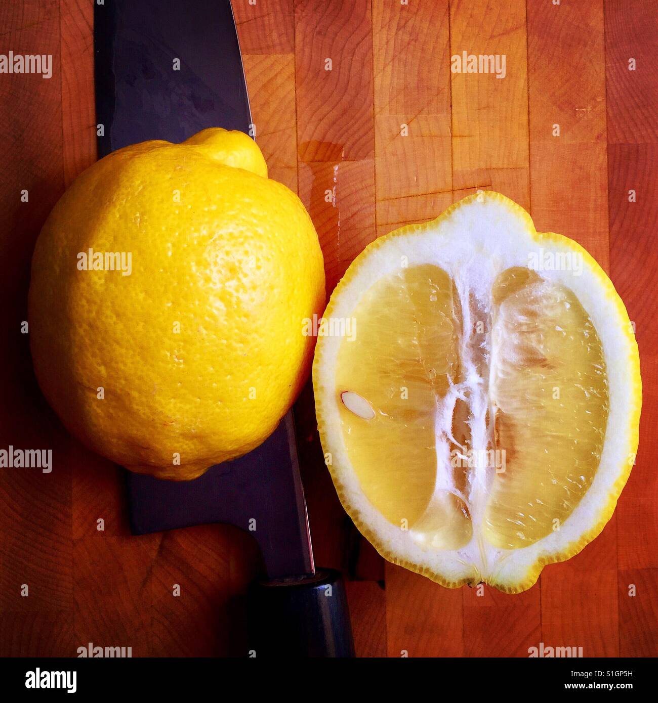 Lemon cut in half hi-res stock photography and images - Alamy