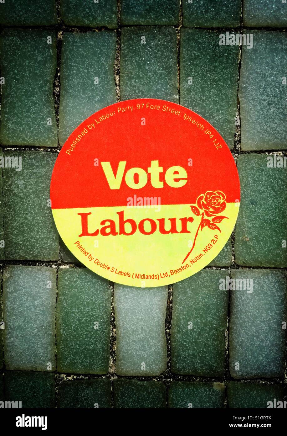 Vote labour hi-res stock photography and images - Alamy