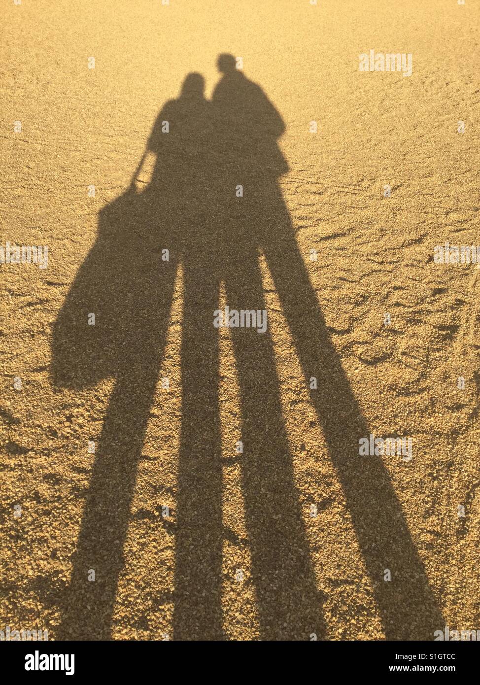 Couple shadows hi-res stock photography and images - Alamy