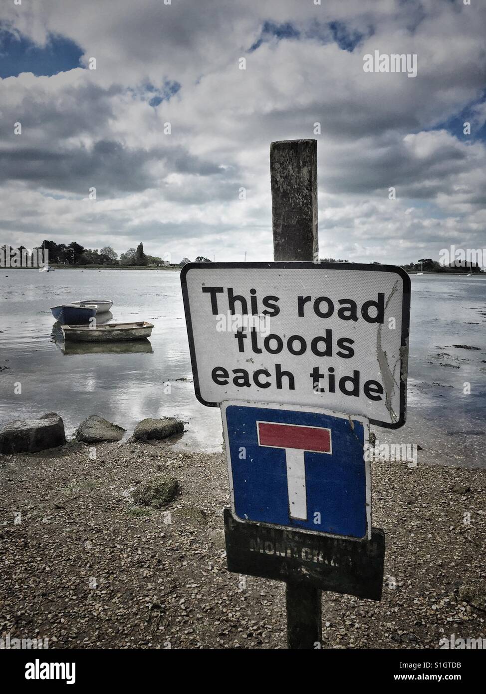 This road floods each tide sign Stock Photo - Alamy
