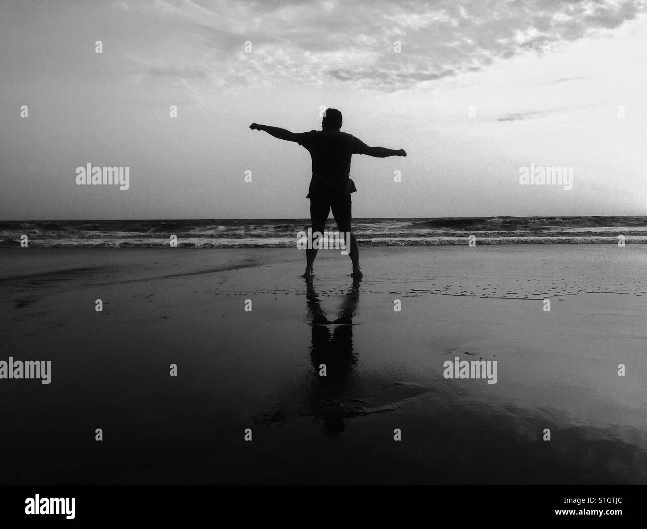 Hug nature hi-res stock photography and images - Alamy