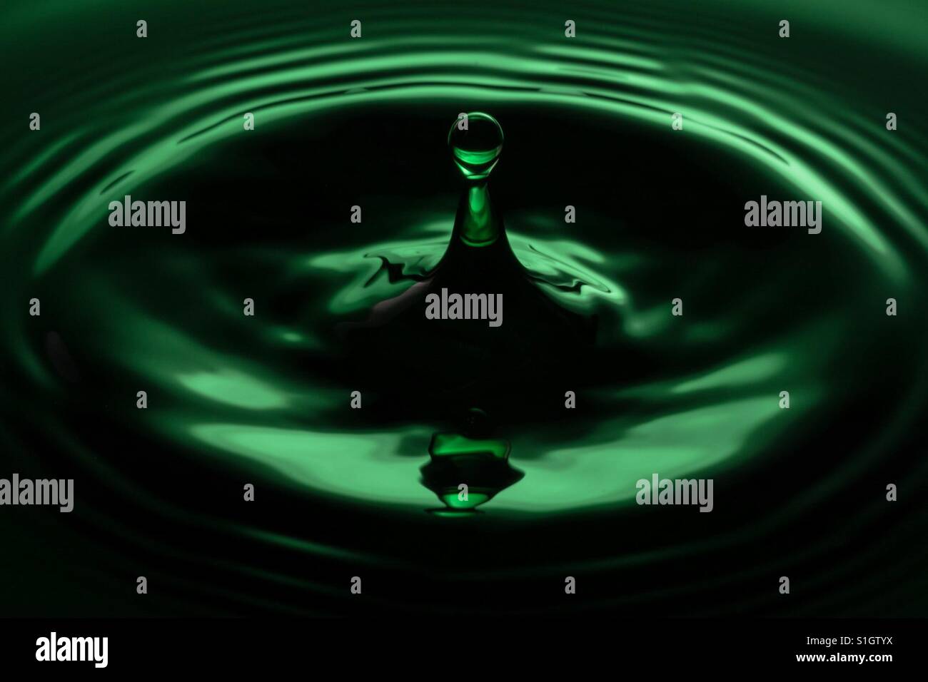 Green ripples hi-res stock photography and images - Alamy