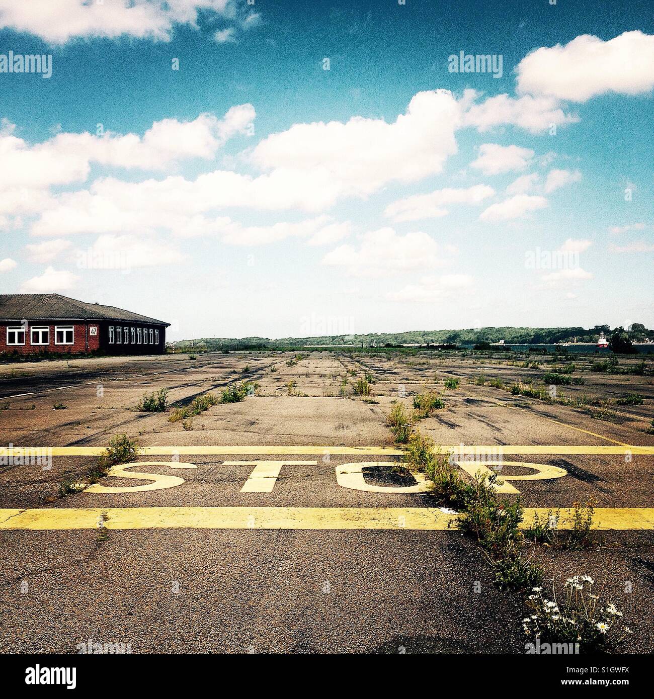 Emptybuilding hi-res stock photography and images - Alamy