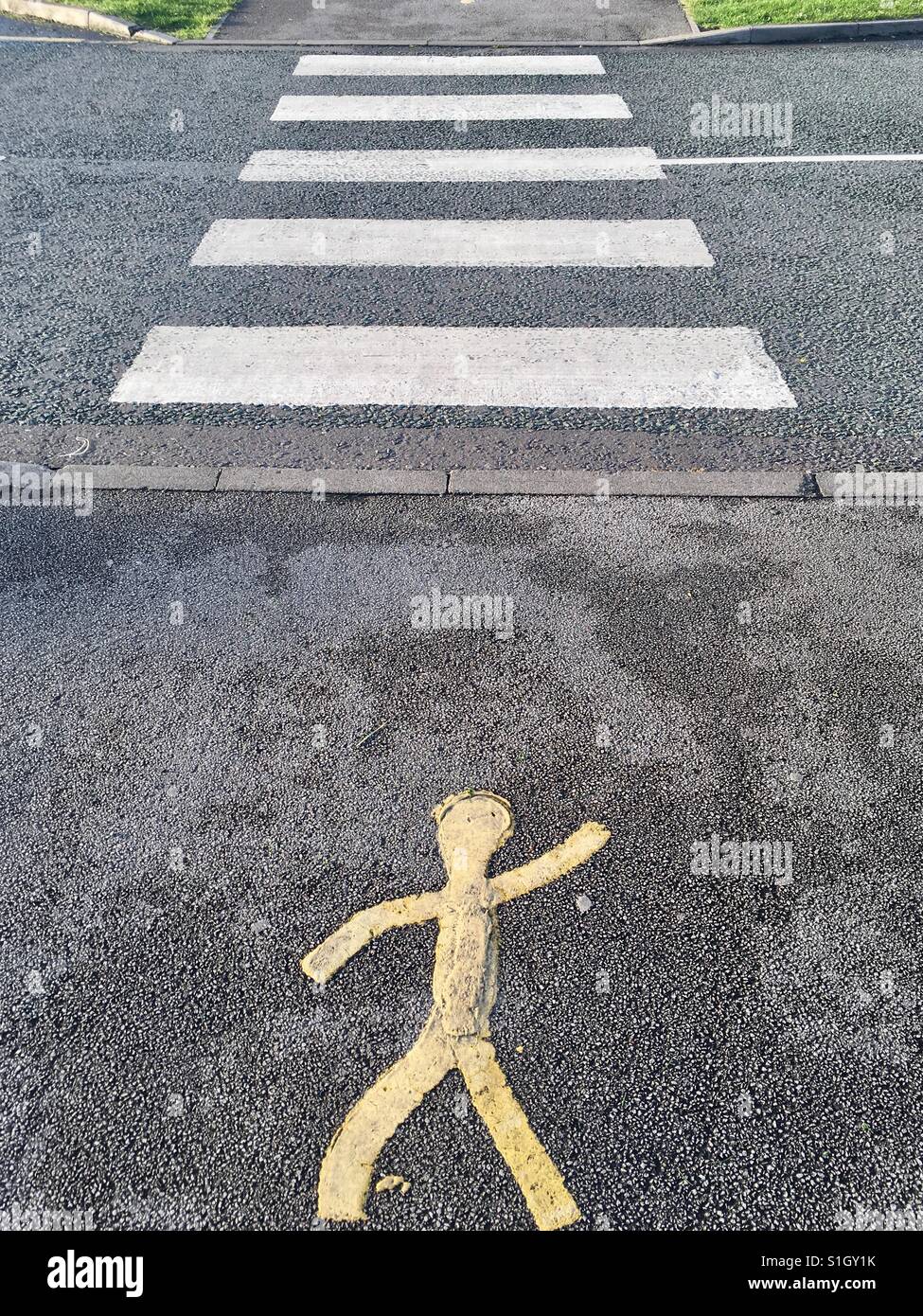 Crossing footpath hi-res stock photography and images - Alamy