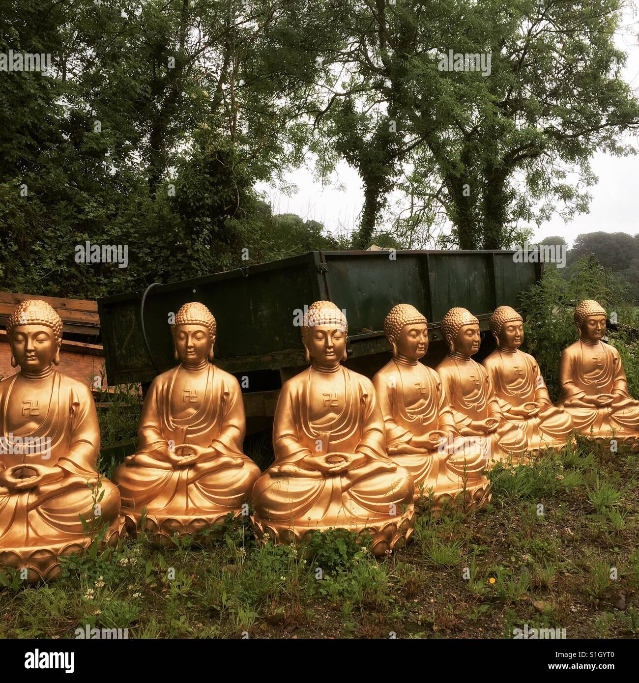 Zen buddha hi-res stock photography and images - Alamy