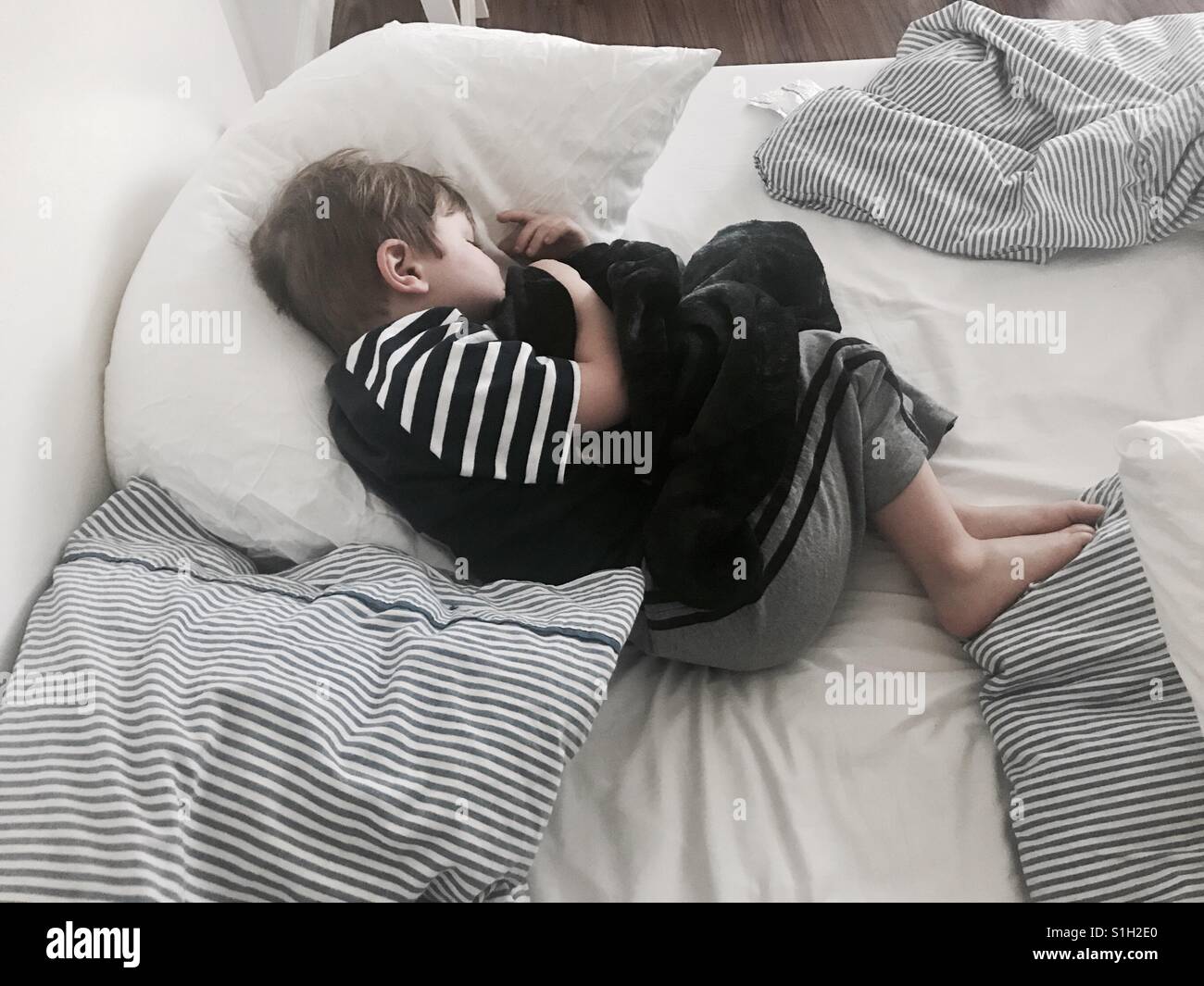 Boy cuddle hi-res stock photography and images - Alamy
