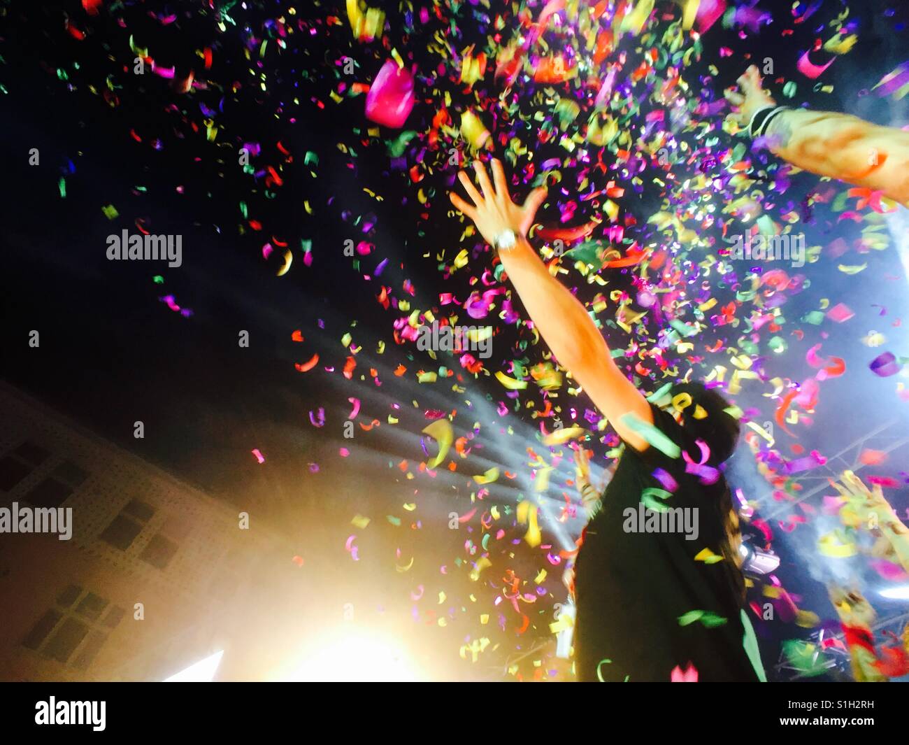 Celebrating with confetti at end of concert Stock Photo - Alamy