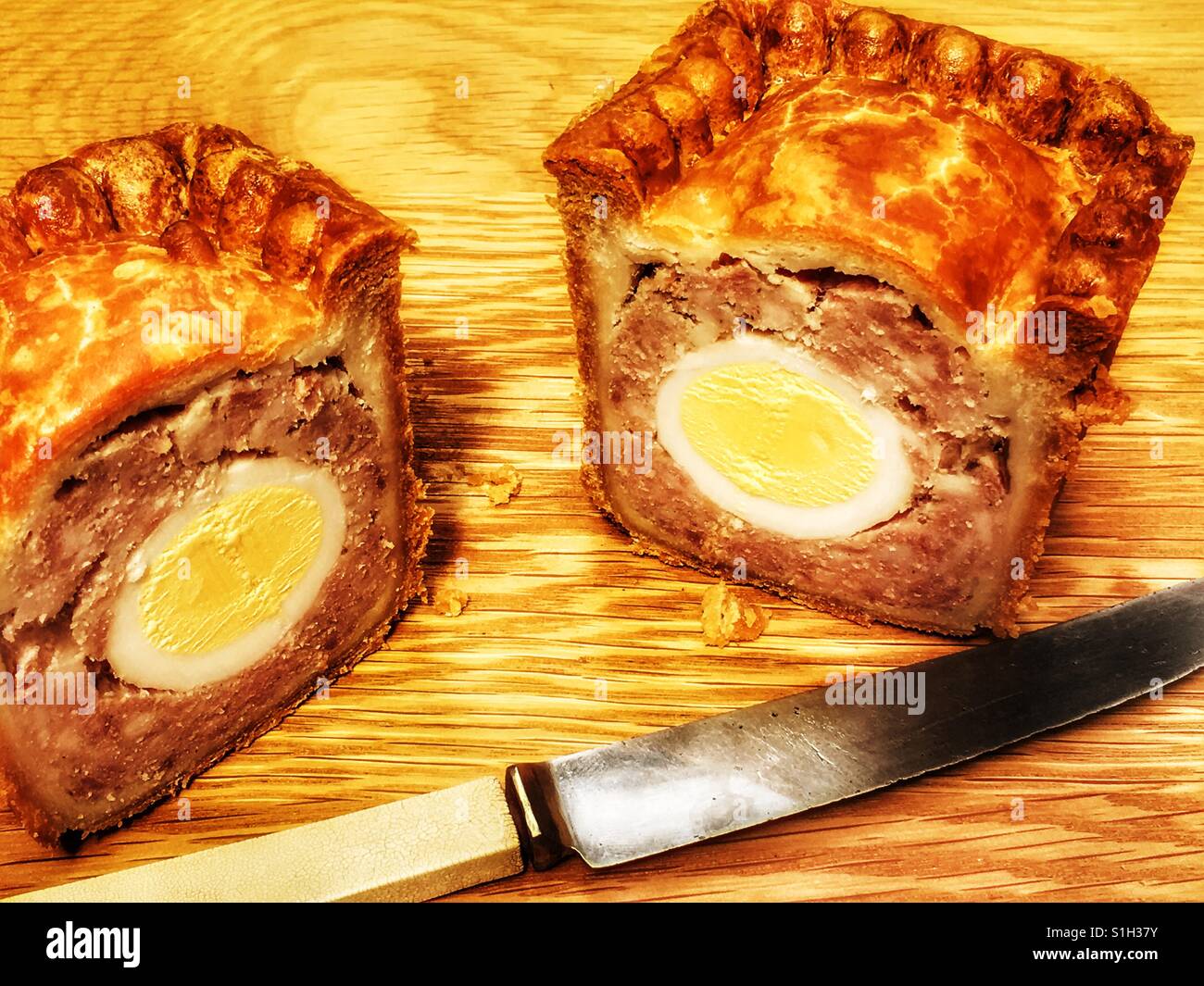 Gala pie hi-res stock photography and images - Alamy