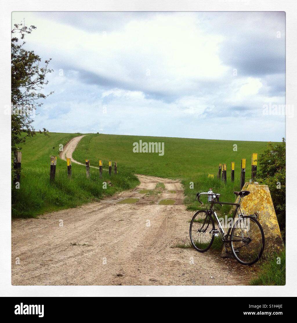 Tank crossing salisbury plain hi-res stock photography and images - Alamy